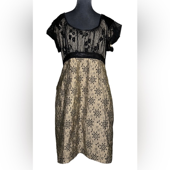 Studio M | Dresses | Studio Lace Bodice Velvet Detail Sleeve Eyelet ...